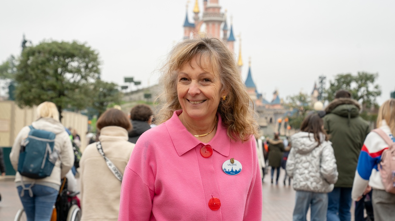 "Costume lourd", "debout toute la journée" : vis ma vie de médecin du ...